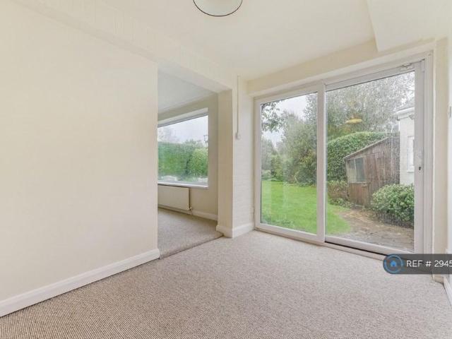 4 bedroom detached house to rent