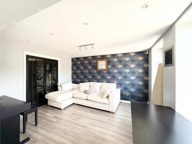 4 bedroom detached house to rent