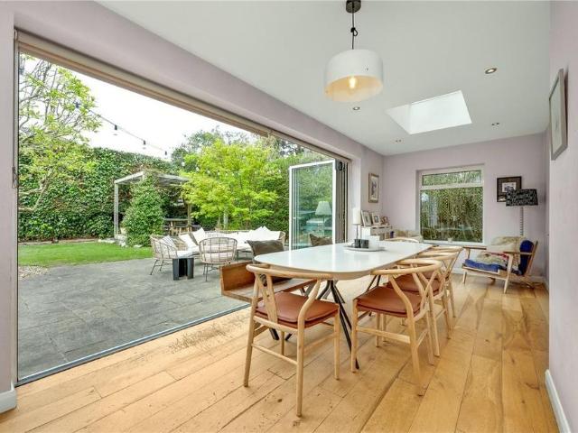 4 bedroom detached house to rent