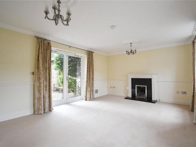 4 bedroom detached house to rent