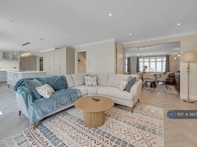 4 bedroom detached house to rent