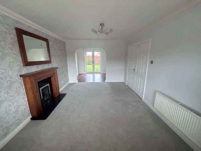 4 bedroom detached house to rent