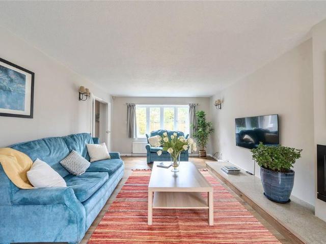 4 bedroom detached house to rent