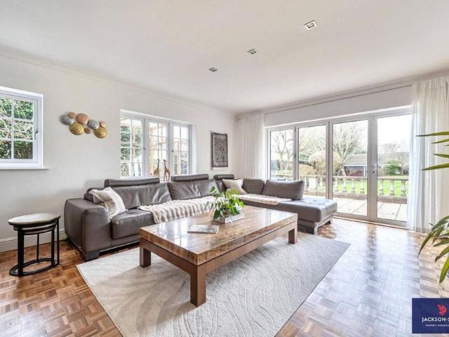 4 bedroom detached house to rent
