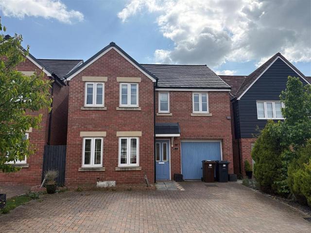 4 bedroom detached house to rent