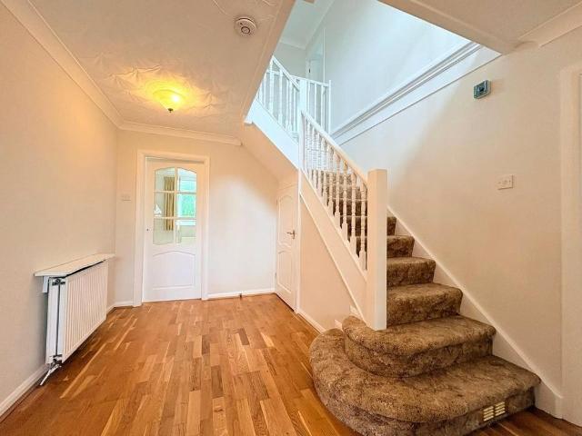 4 bedroom detached house to rent