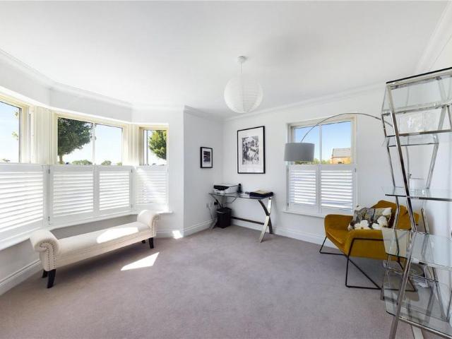 4 bedroom detached house to rent