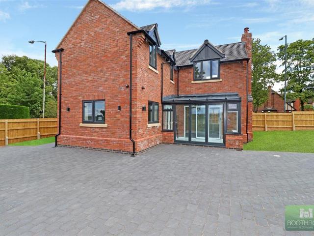4 bedroom detached house to rent