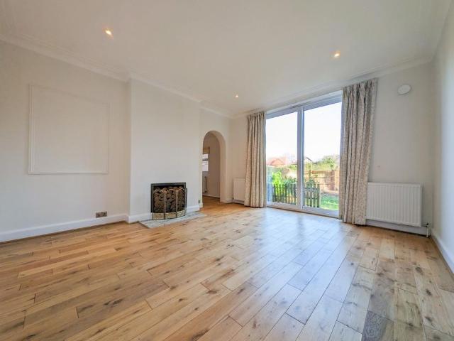 4 bedroom detached house to rent
