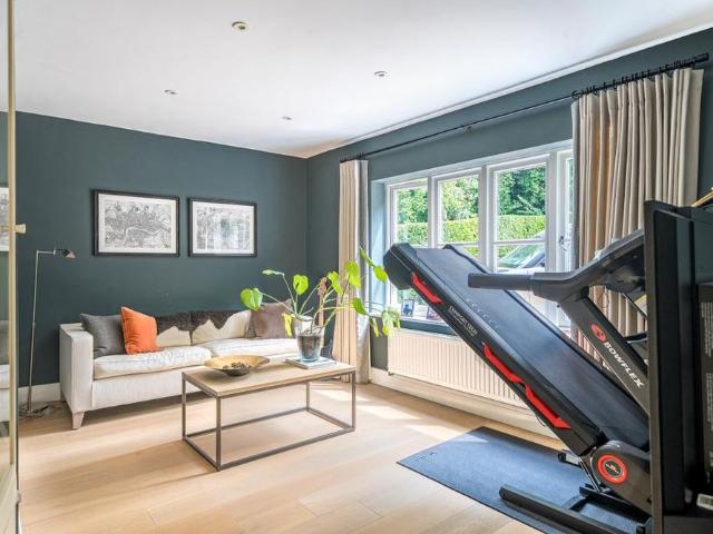 4 bedroom detached house to rent