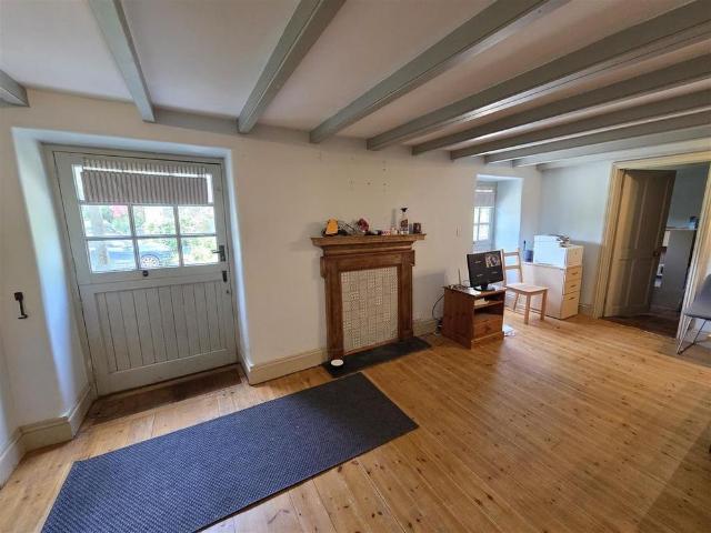 4 bedroom detached house to rent