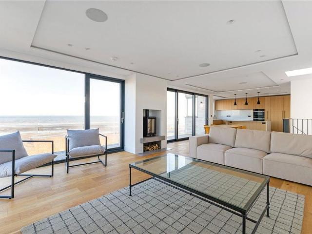 4 bedroom detached house to rent