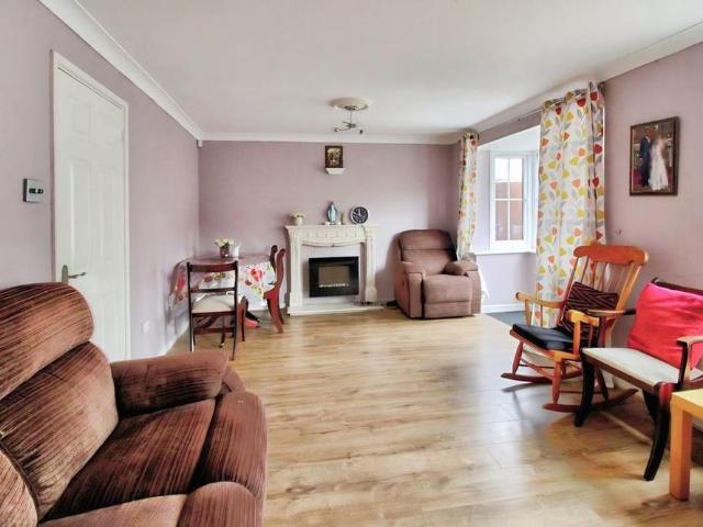 4 bedroom detached house to rent