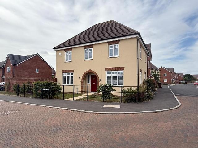 4 bedroom detached house to rent