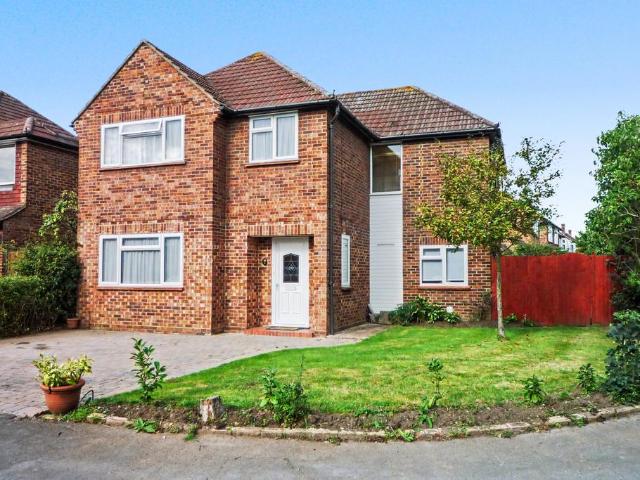 4 bedroom detached house to rent