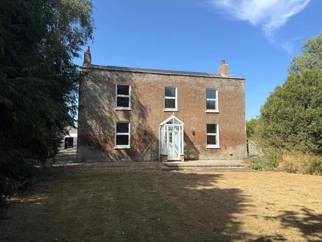 4 bedroom detached house to rent