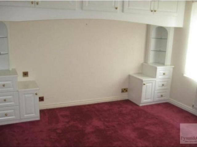 4 bedroom detached house to rent