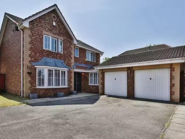 4 bedroom Detached House to rent, Woolsington Drive, Middleton.