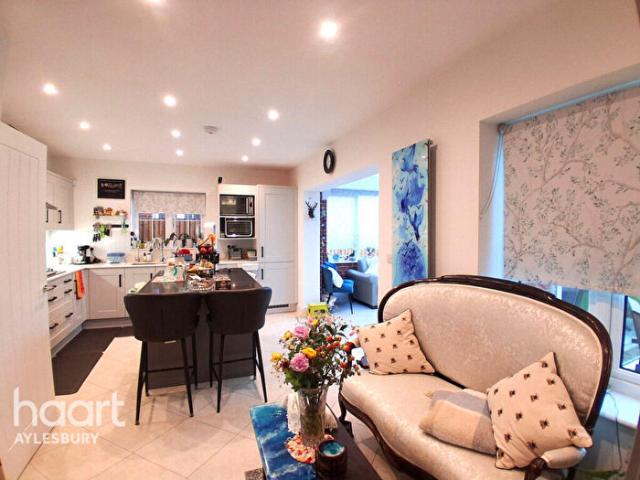 4 Bedroom Detached House To Rent In Wenlock Drive, Bicester, OX26
