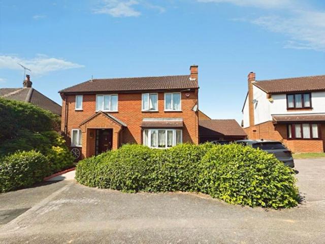 4 Bedroom Detached House To Rent In Wincanton Hill, Bletchley, Milton Keynes, MK3
