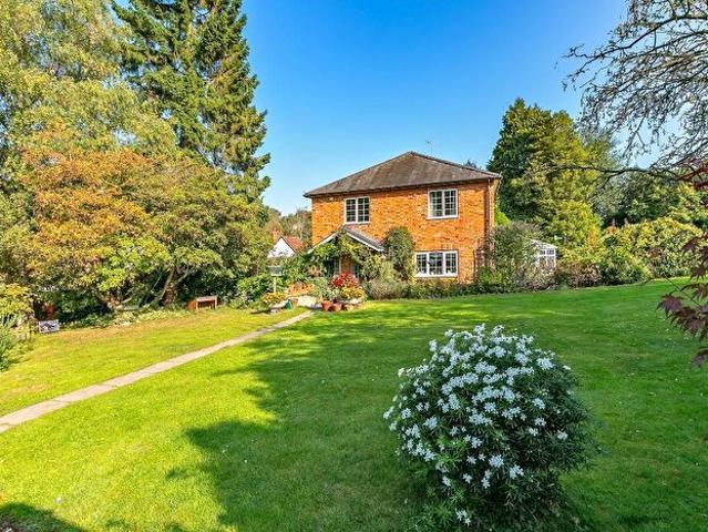 4 Bedroom Detached House To Rent In Wood Lane, Aspley Guise, Bedfordshire, MK17