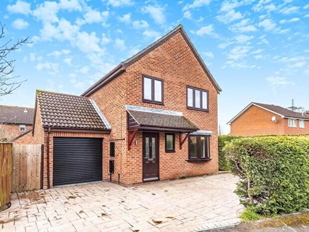 4 Bedroom Detached House To Rent In Ashcroft Close, Botley, OX2