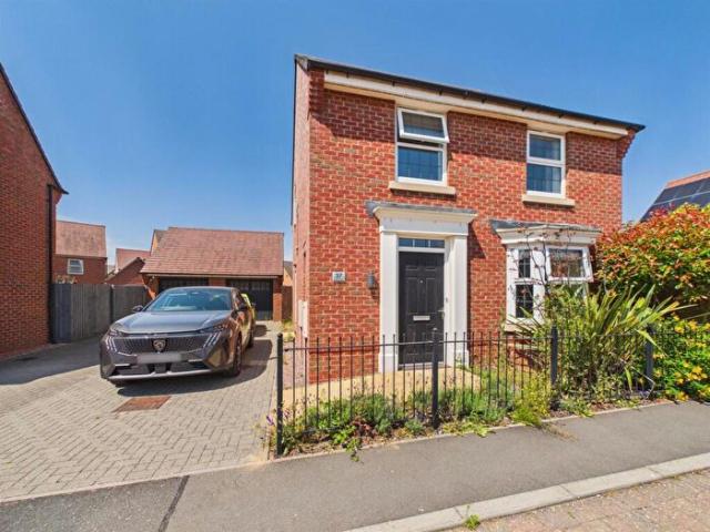 4 Bedroom Detached House To Rent In, Arnold Drive, Priors Hall, Weldon, NN17