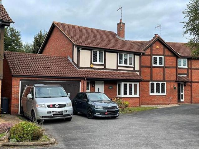 4 Bedroom Detached House To Rent In Aragon Drive, Warwick, CV34