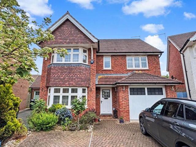 4 Bedroom Detached House To Rent In Barnard Close, Earls Barton, Northampton, NN6