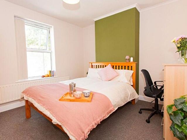 4 Bedroom Detached House To Rent In Bed Charnwood Grove, West Bridgford, NG2