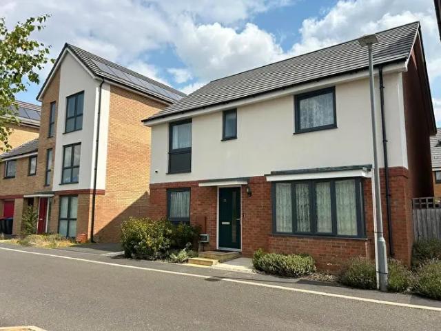 4 Bedroom Detached House To Rent In Bel Air Grove, MK17