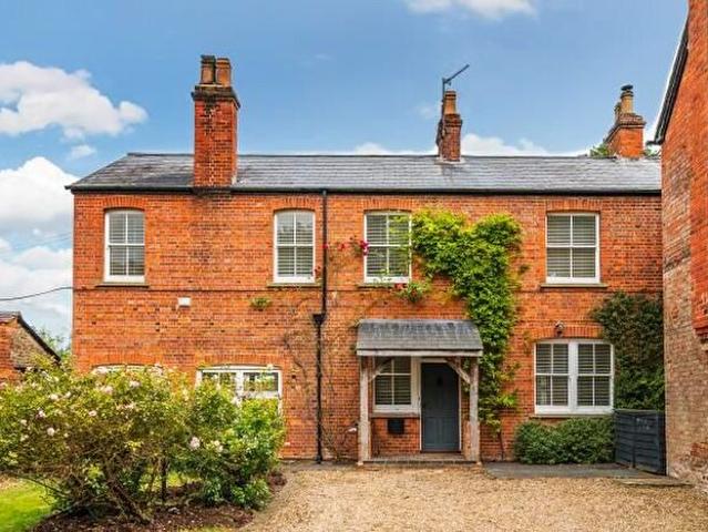 4 Bedroom Detached House To Rent In Bicester, Oxfordshire, OX27