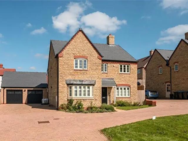 4 Bedroom Detached House To Rent In Breakspear Way, Witney, OX29