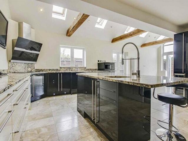 4 Bedroom Detached House To Rent In Earlshall Place, Westcroft, MK4