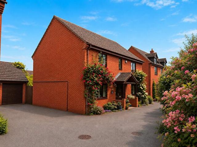 4 Bedroom Detached House To Rent In Minorca Grove, Shenley Brook End, Milton Keynes, MK5
