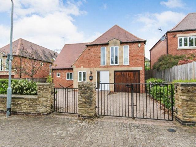 4 Bedroom Detached House To Rent In Middleton Crescent, NG9