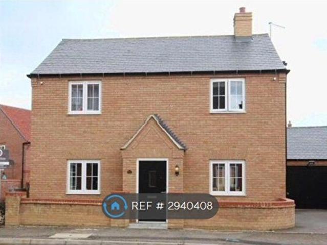 4 Bedroom Detached House To Rent In Needlepin Way, Buckingham, MK18