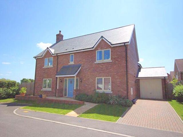4 Bedroom Detached House To Rent In Oakley, HP18