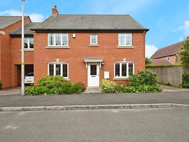 4 Bedroom Detached House To Rent In Old Farm Close, Cawston, CV22