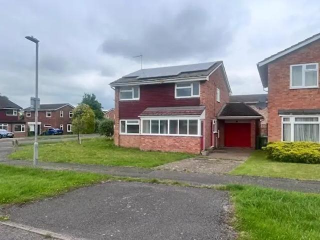 4 Bedroom Detached House To Rent In Pentland Road, Aylesbury, HP21