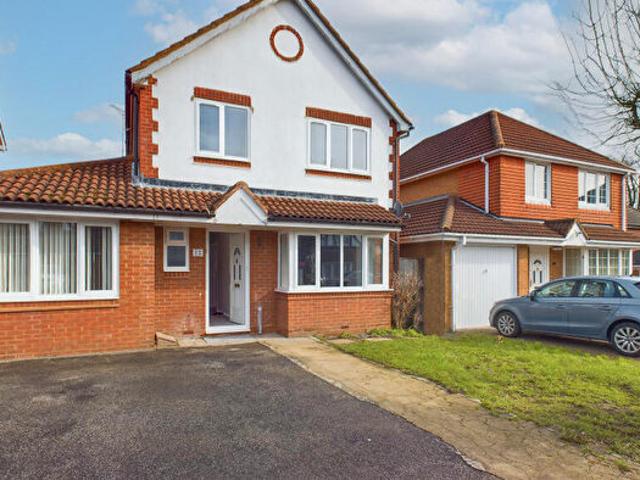 4 Bedroom Detached House To Rent In Redwood Drive, Aylesbury, Buckinghamshire, HP21
