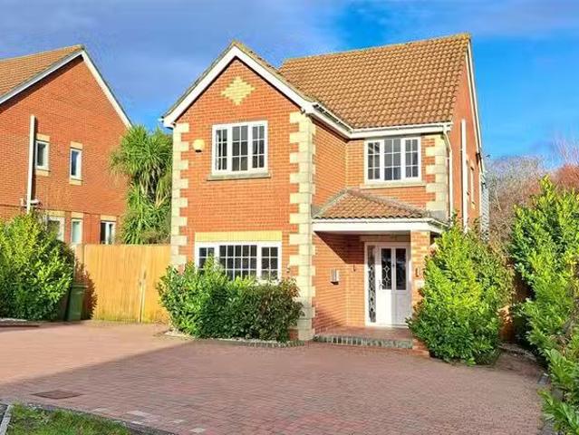 4 bedroom Detached House to rent, Kensington Close, St. Leonar.