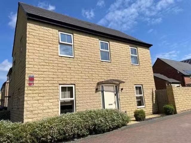 4 bedroom Detached House to rent, Pansy Court, Seacroft, LS14.