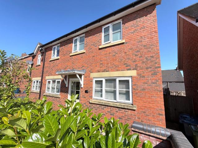 4 bedroom detached to let