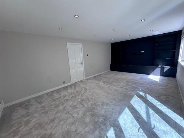 4 Bedroom Detached Available Arranging tenancy