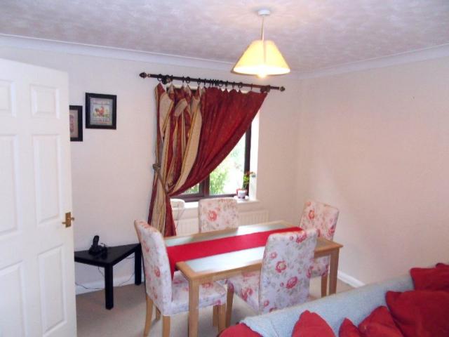4 bedroom detached to rent Walnut Close, Luton, Bedfordshire, LU2