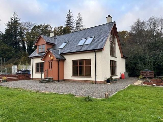 4 bedroom Detached to rent in Acharacle