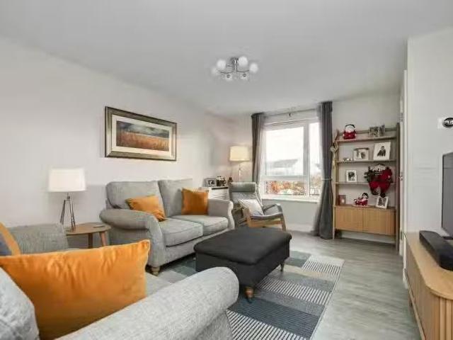 4 Bedroom Detached Villa For Sale In Achnacarry Street, Morton.