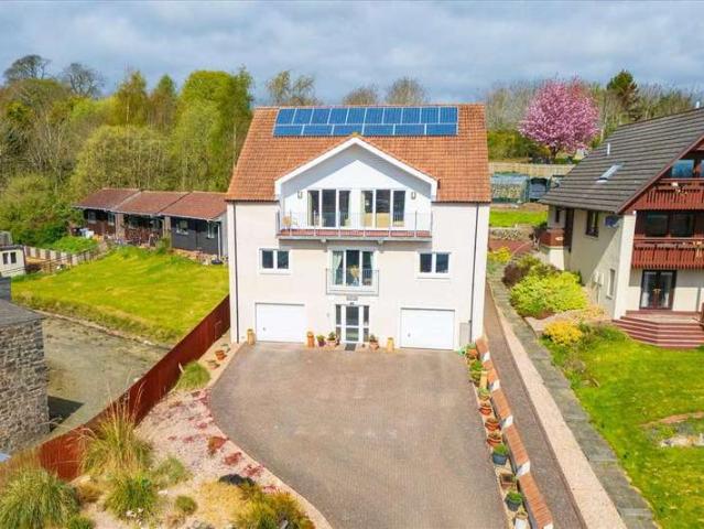 4 Bedroom Detached Villa House