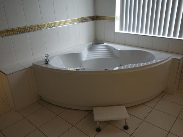 4 bedroom detached villa to rent